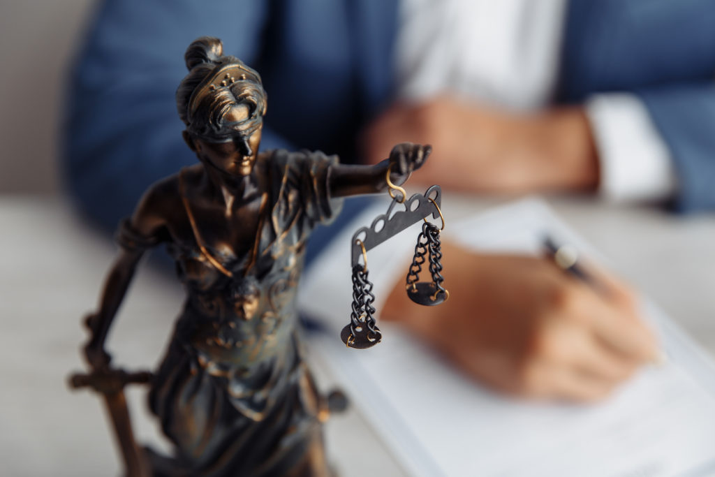 Avvocato che non trascrive un atto immobiliare: responsabilità, danni e ...