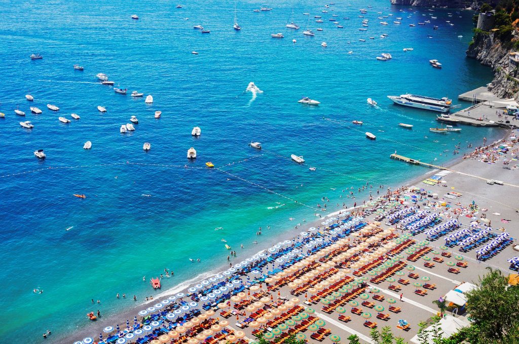 Vetro in spiaggia o ferita da oggetti taglienti: chi paga i danni e ...